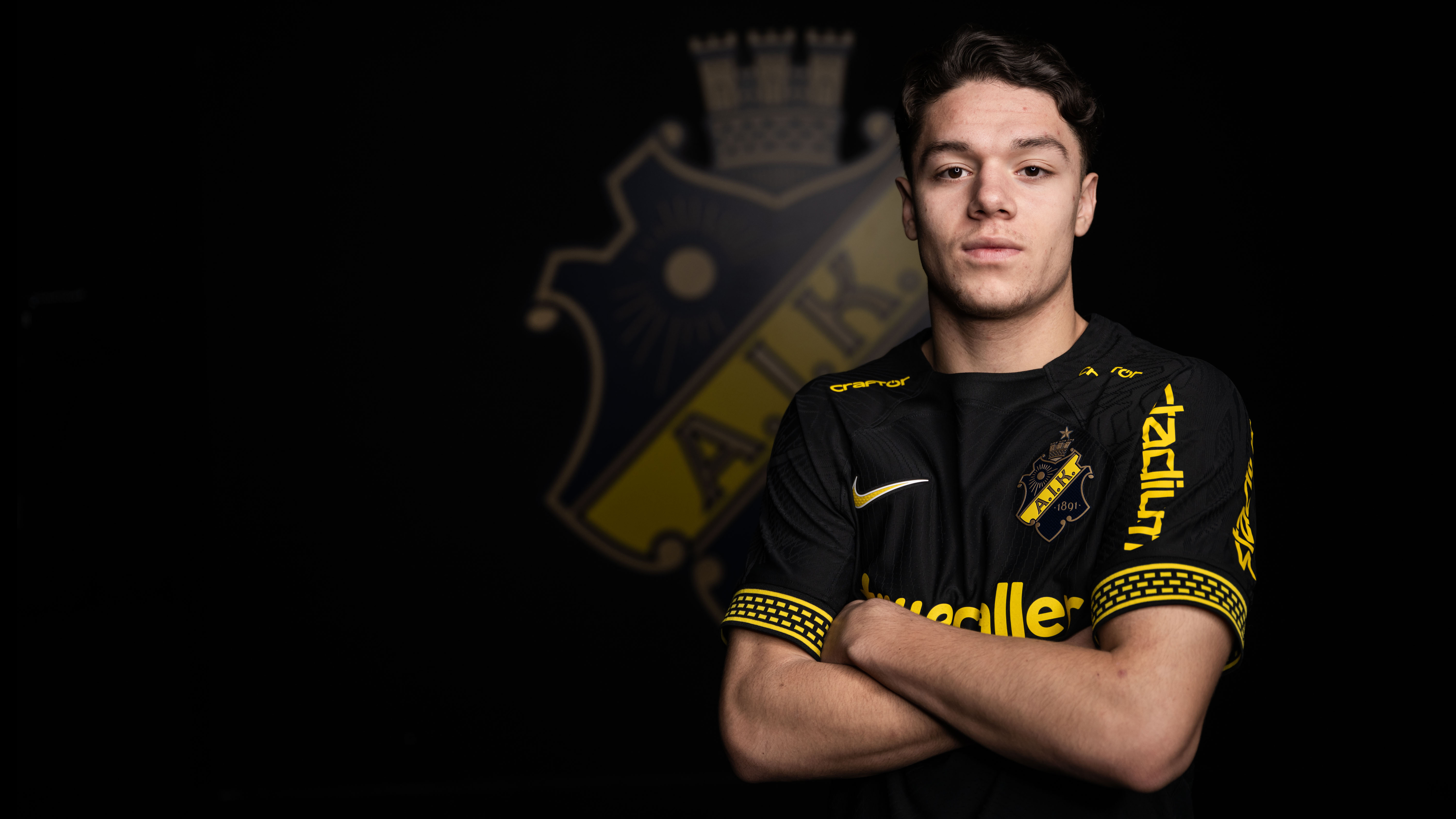 AIK Fotboll skriver kontrakt med Charlie Pavey